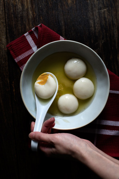 PEANUT BUTTER STICKY RICE BALLS IN GREEN TEA