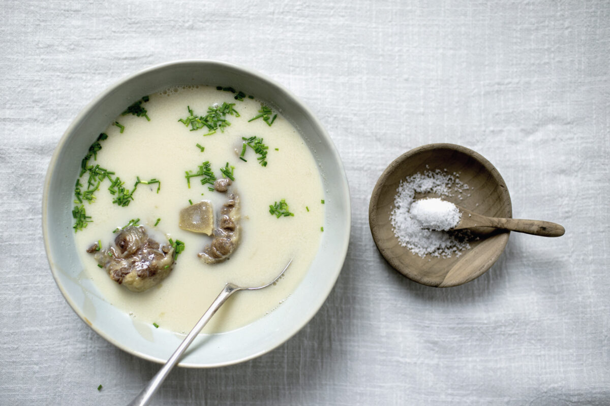 ALMOND SOULONGTANG /KOREAN OXTAIL SOUP – Lady and Pups