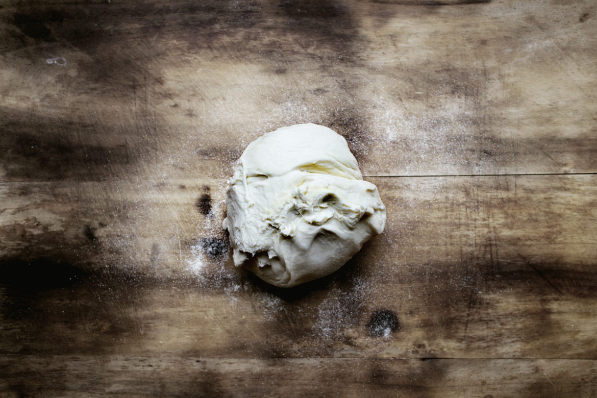 BIALY STUFFED W/ CREAM CHEESE AND HONEY DATES