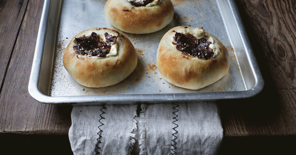 BIALY STUFFED W/ CREAM CHEESE AND HONEY DATES – Lady and Pups