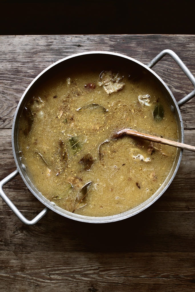 Boneless “turkey purse” w/ stuffings and peppercorn gravy – Lady and Pups