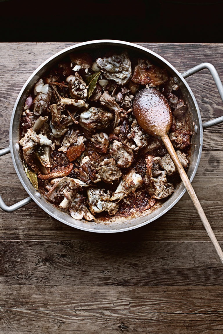 Boneless “turkey purse” w/ stuffings and peppercorn gravy – Lady and Pups