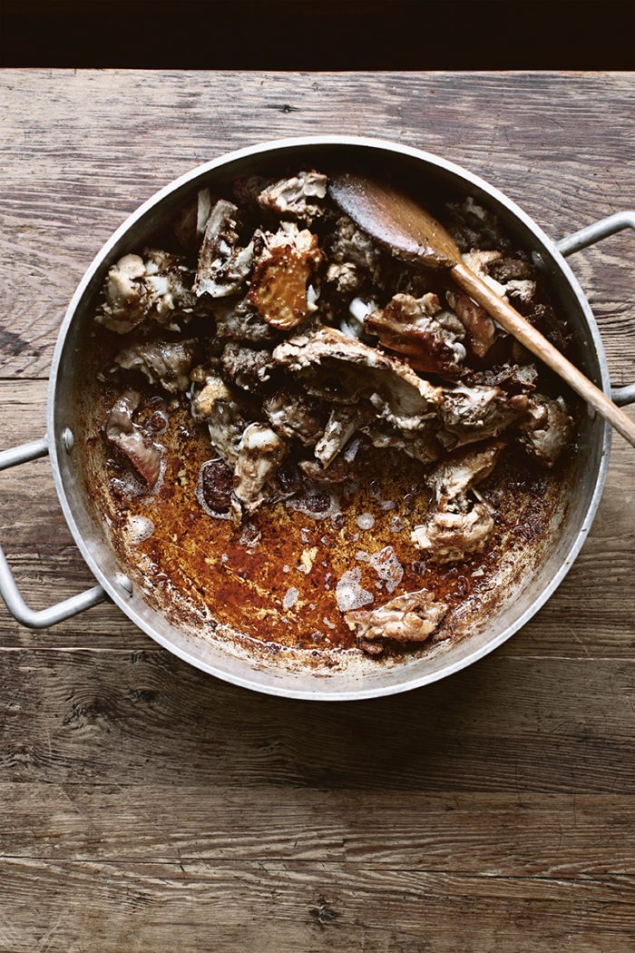 Boneless “turkey purse” w/ stuffings and peppercorn gravy – Lady and Pups