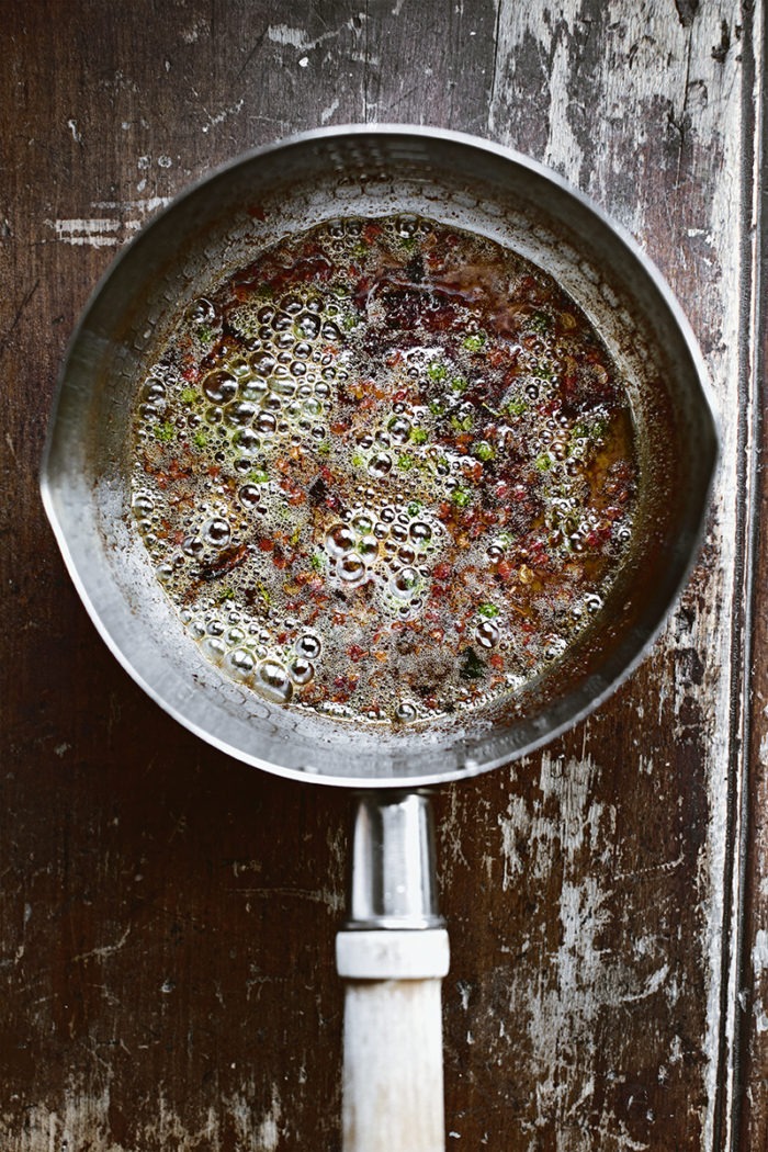 Boneless “turkey purse” w/ stuffings and peppercorn gravy – Lady and Pups