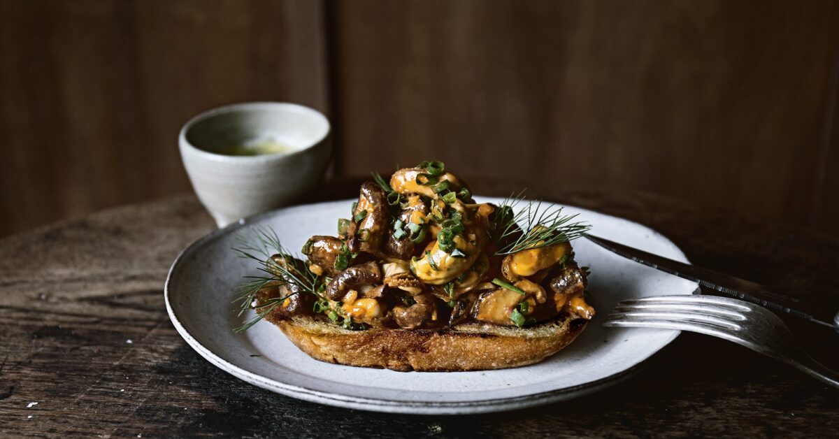 Spicy mussel and burnt mushroom toast w/ broth – Lady and Pups