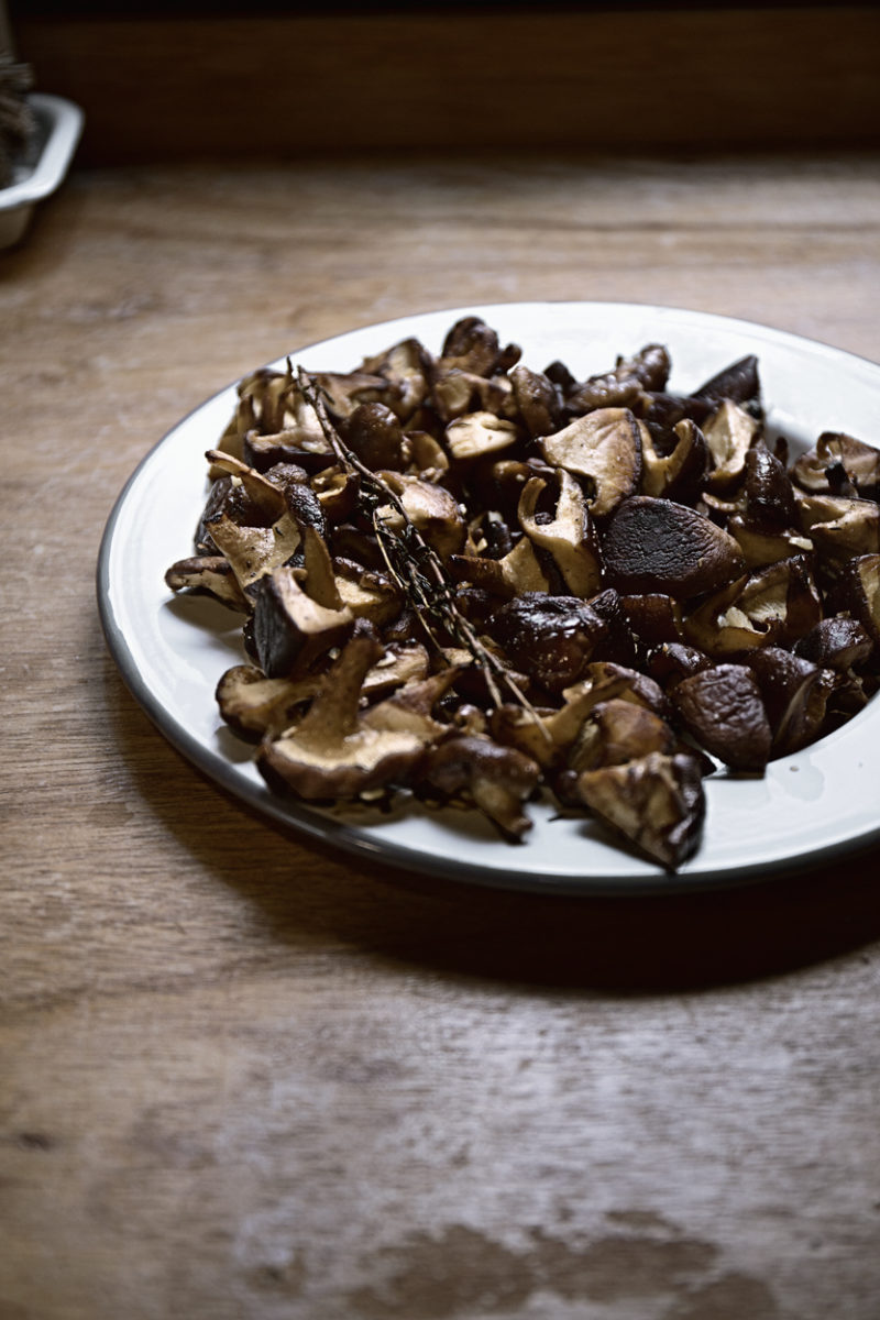 Spicy mussel and burnt mushroom toast w/ broth