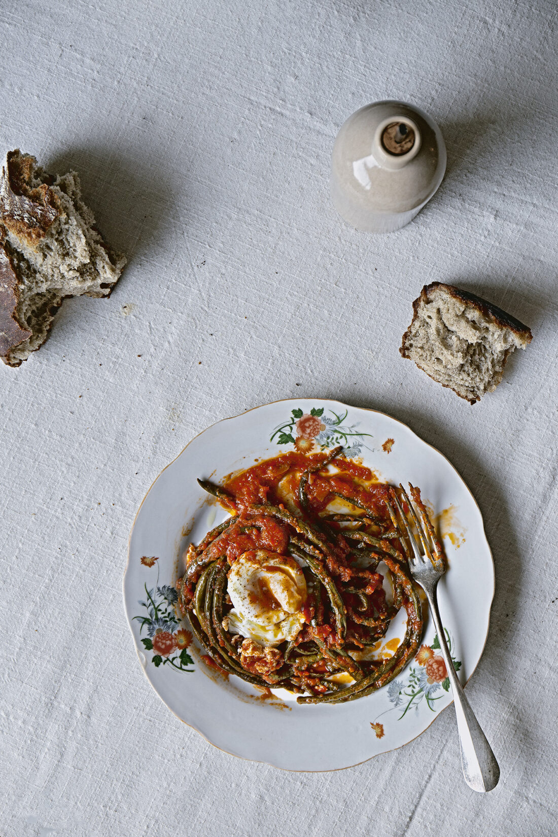 Long string beans stewed in Thai curry tomato sauce